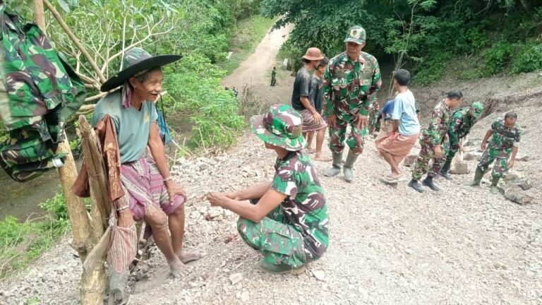 TNI Selalu Bersama Rakyat, Danramil 1621-02/Abanteng Ajak Anggota Buka ...