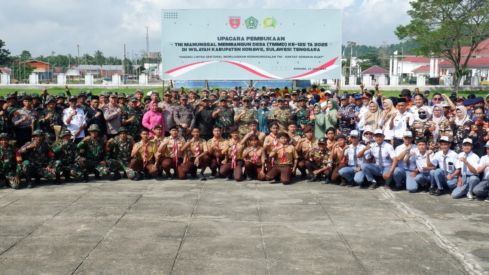 Momen Kebersamaan Warnai Pembukaan TMMD ke-125 di Konawe, Foto Bersama ...